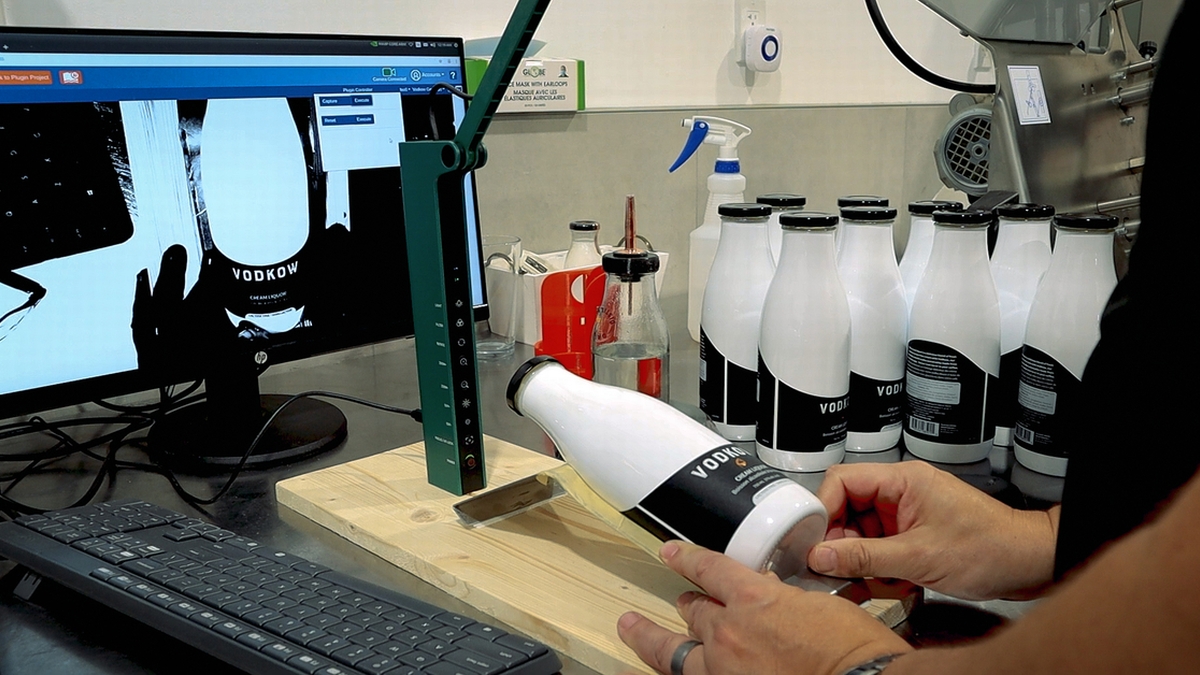 Case Studies: Add AI decision-support for manual inspection | Pleora ...